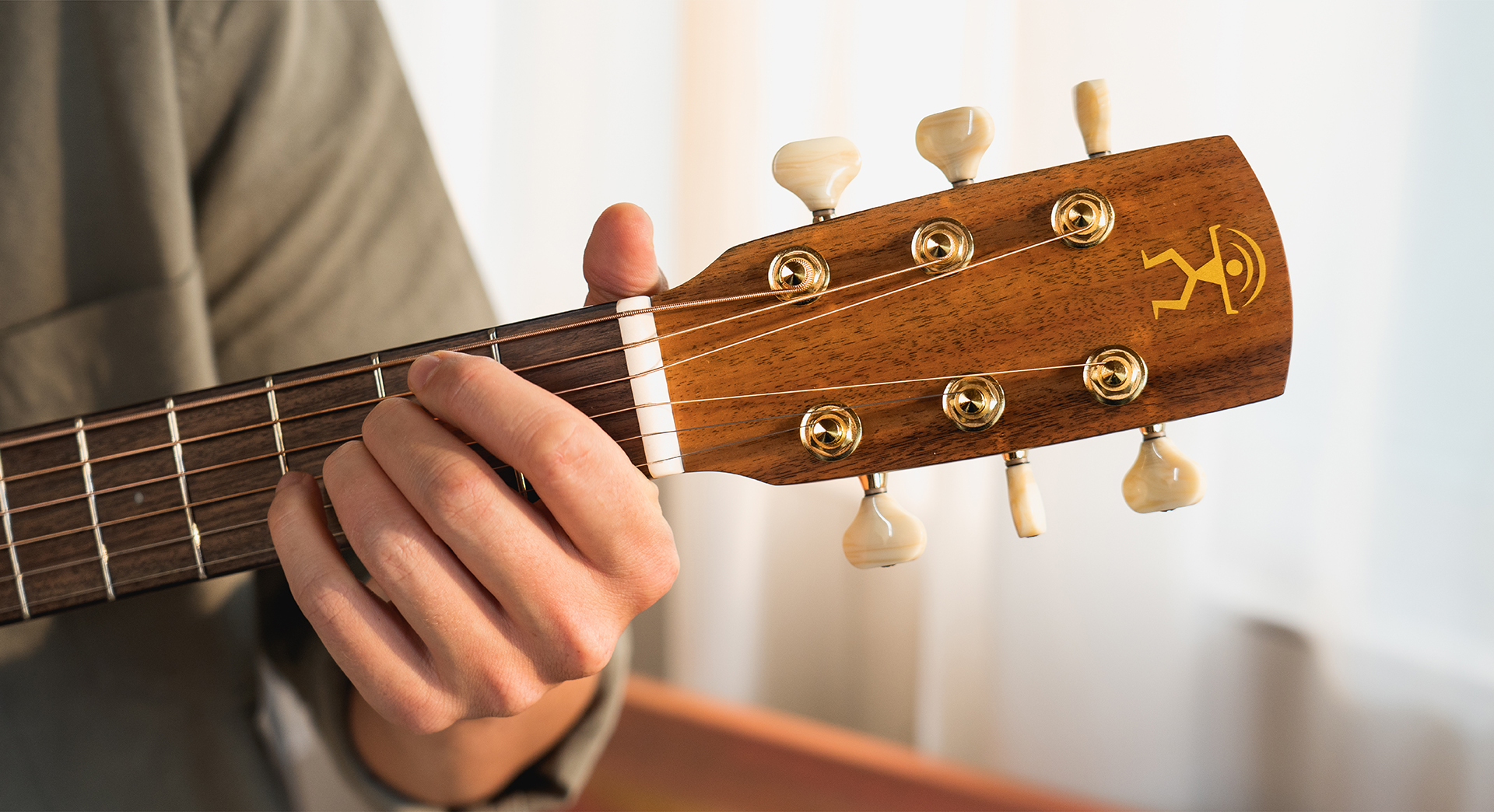 產品介紹/流行熱門樂器/木吉他/aNueNue L30E - 功學社音樂中心